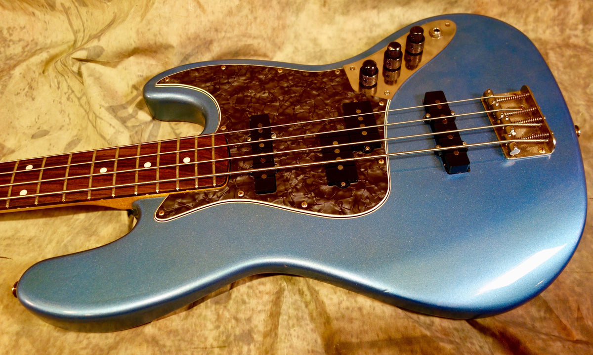 Jimmy Wallace JP3 Bass in Pelham Blue – Jimmy Wallace Guitars